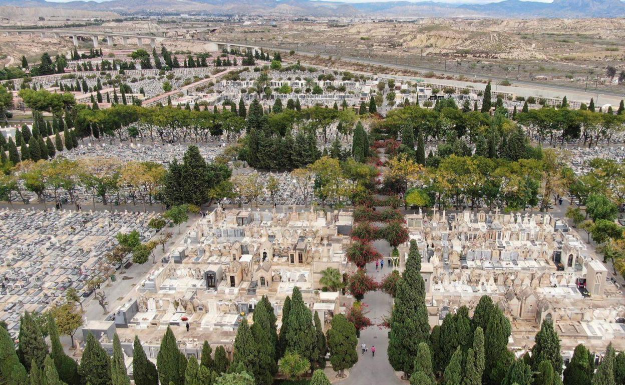 Asi Ha Transcurrido El Dia De Todos Los Santos En El Cementerio De